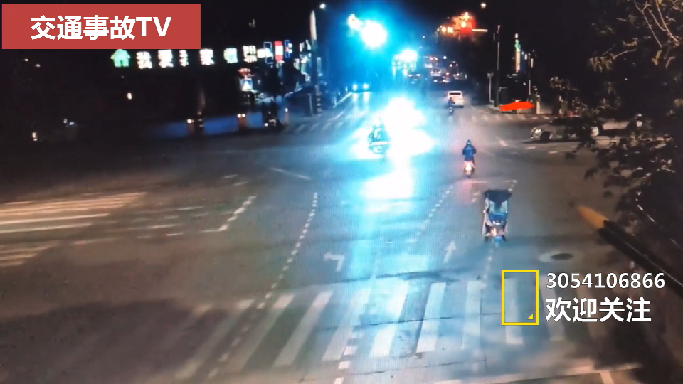 【交通事故】直行电动车被拐弯轿车撞倒
