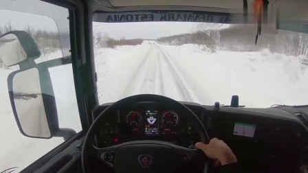 价值120万的斯堪尼亚重卡,大雪天气遇到一群动物,这才叫素质啊