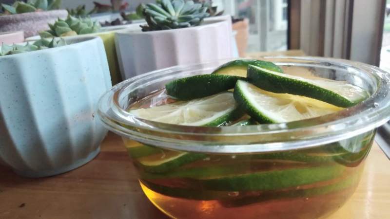 今天做了蜂蜜柠檬茶,喝一口清甜爽口