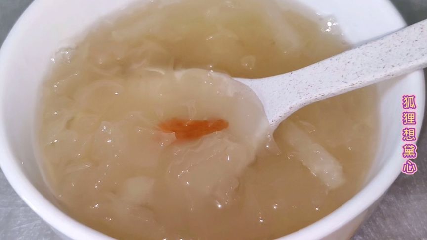 稠滑的冰糖银耳雪梨糖水,入口即化,你学会了吗!