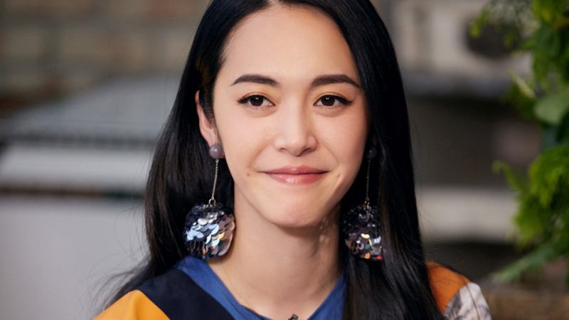 ...成功组装了一台飞机涡轮风扇喷气式发动机模型。俩人兴奋得显摆了...