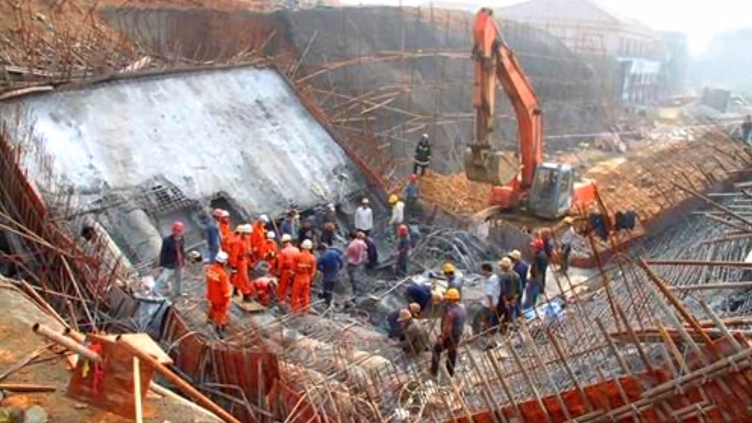 河北女会计携全厂工资失踪,21年后,工人竟在水泥地下发现了她