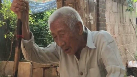 湖北农村一100岁老人,一个人生活30年了,听听他怎么说