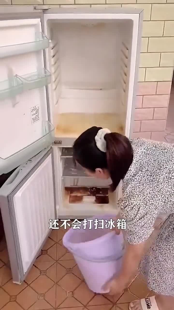 家里的冰箱结冰积水有异味,是排水孔堵住了,用这个