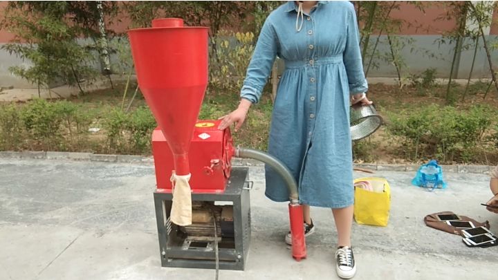 自动上料粉碎机。使用方便