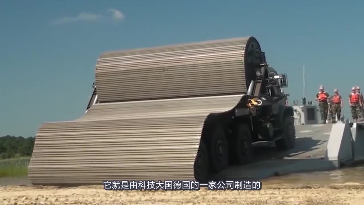 老外发明自动修路汽车,几分钟修一条,再也不怕路难走了