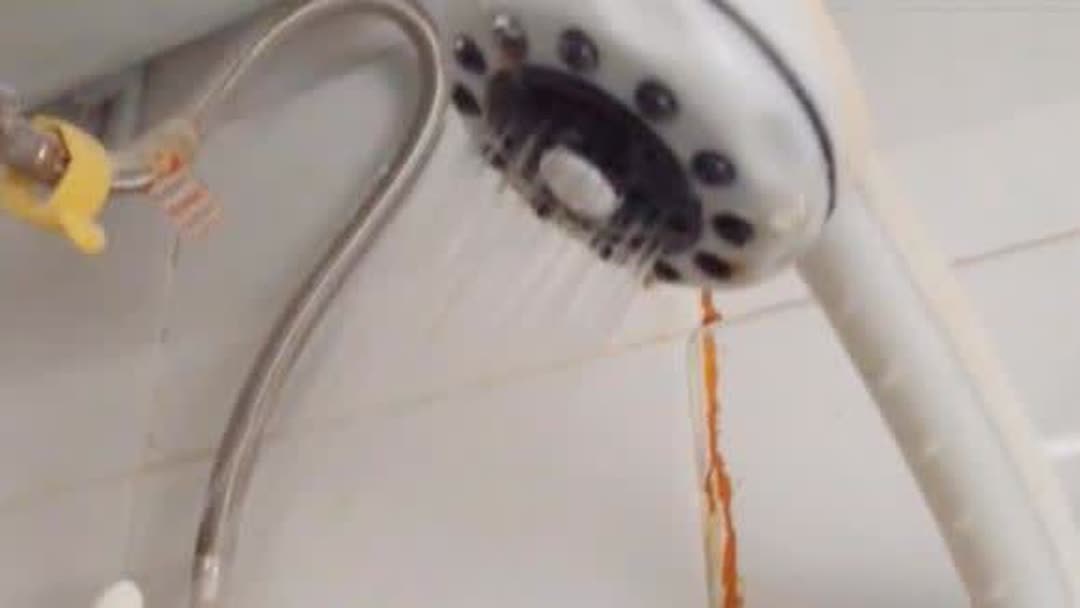 广东一大学生在宿舍洗澡触电身亡 动画:热水器如何防漏电?