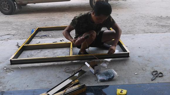 铝合金窗户这样组装特别简单,看了视频你也会做窗户