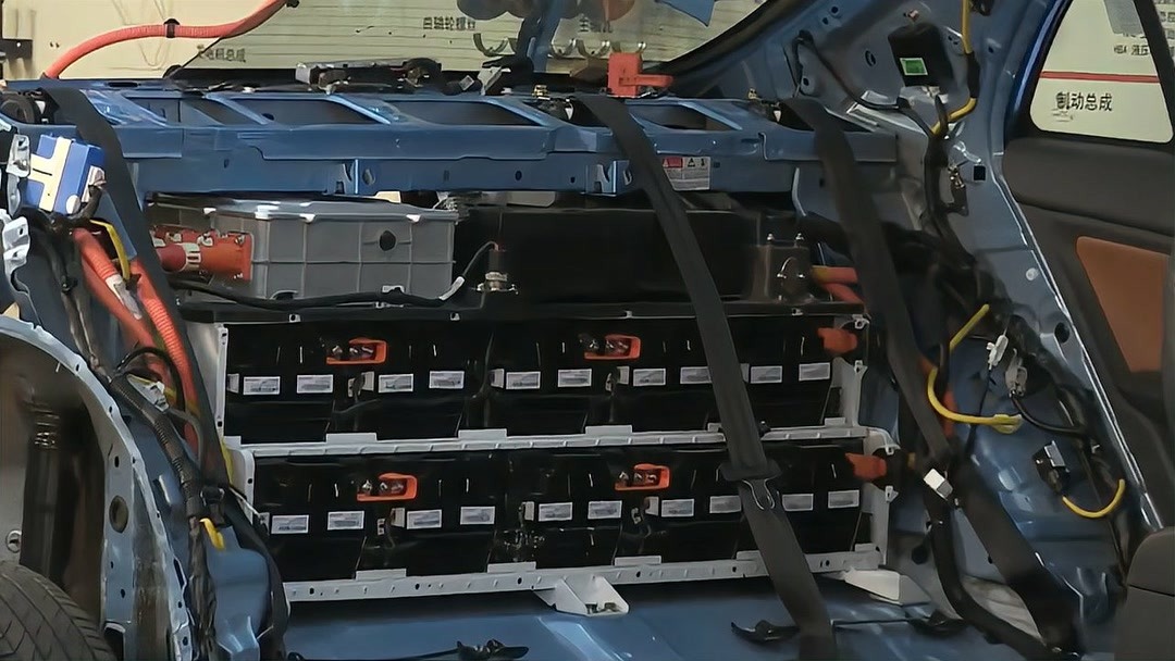 比亚迪秦混合动力汽车拆解介绍-3