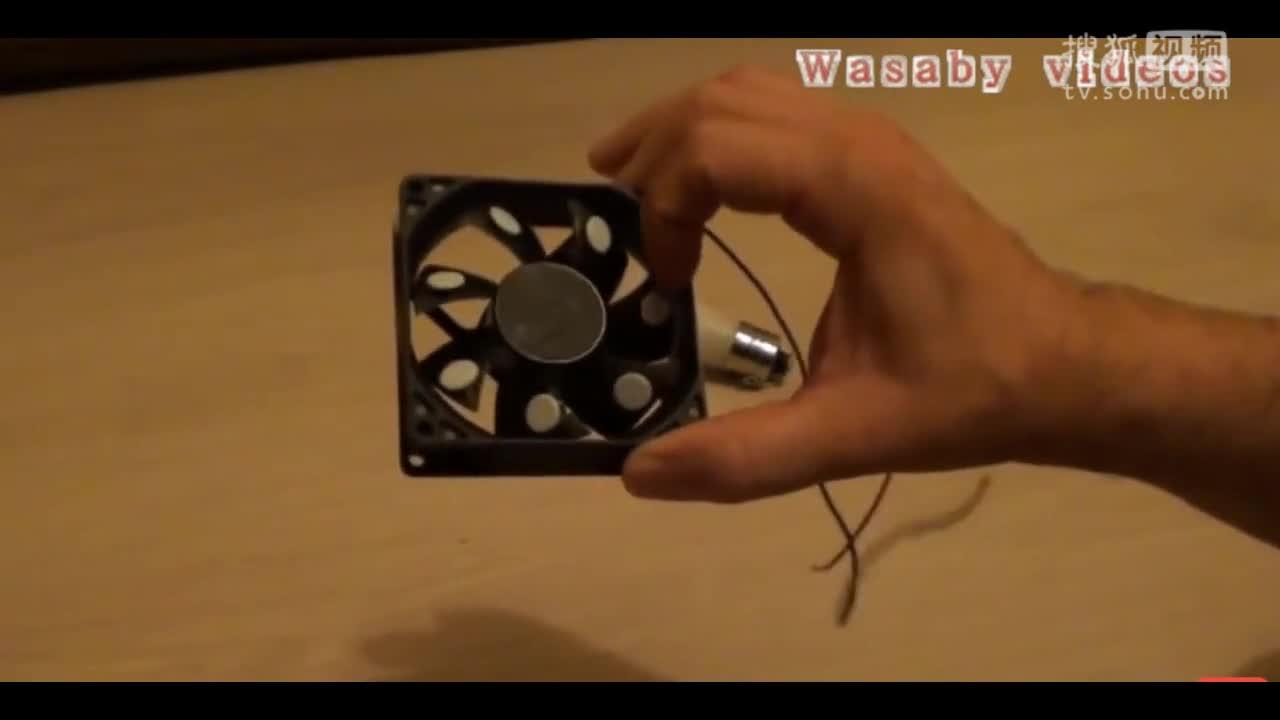 既不用电池也不接电源如何能让灯泡点亮?