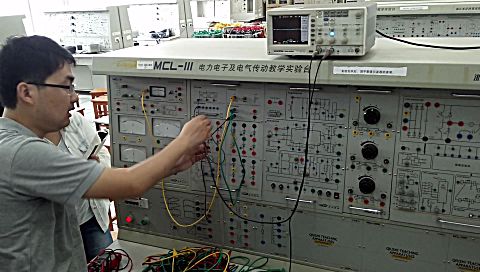 实验1 三相桥式全控整流电路实验 接线通电演示(控制电路部分)