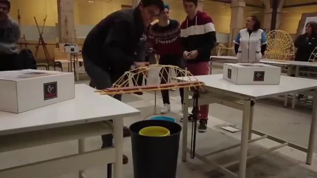 桥梁工程专业学生的设计作品,承重实验,第一名的厉害了