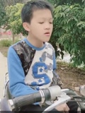 小伙子用手机做行车记录仪,小伙子你没想到吧