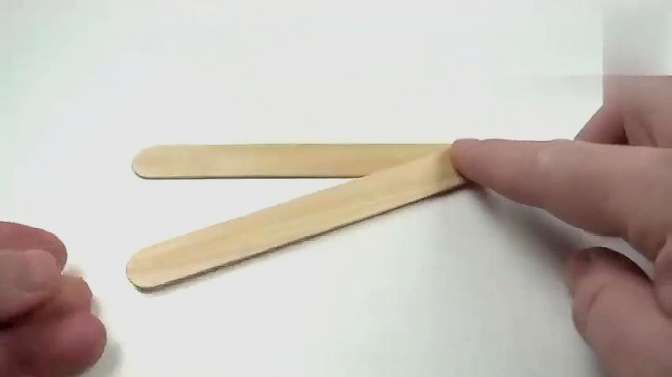 手工DIY:教你做个橡皮筋动力小车,1分钟学会