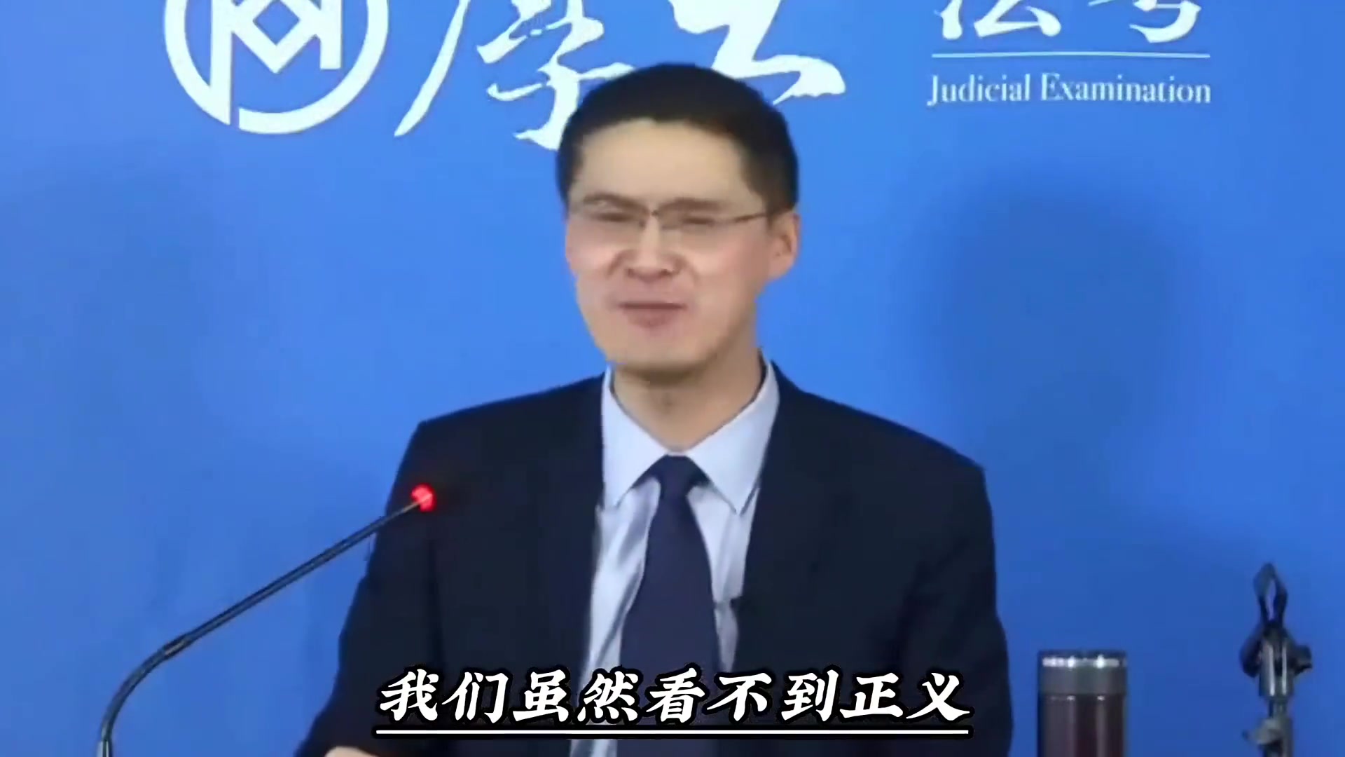 罗翔老师和我们一样,都是相信光的男孩子。电车难题 哲学