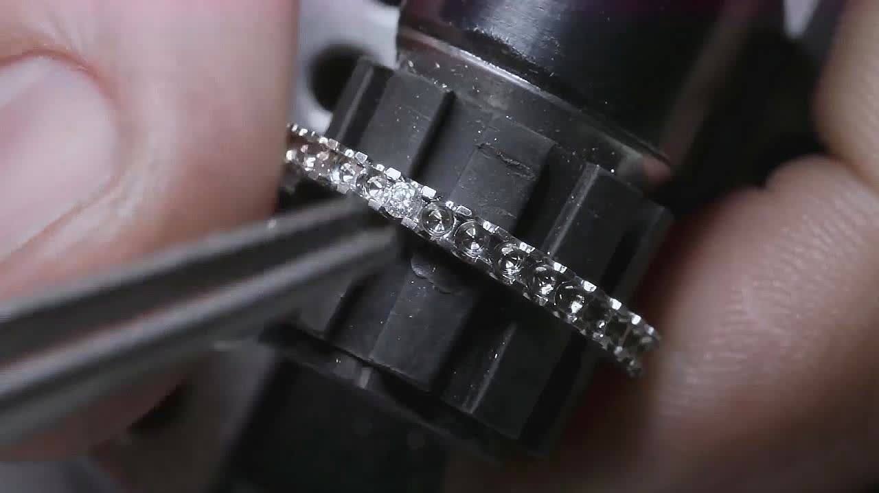 难怪钻戒卖这么贵,带你看看是如何打造的,真正的工匠大师