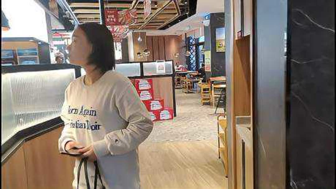 去南昌季季红吃火锅,风格升级装修后价格和服务都向海底捞看齐!