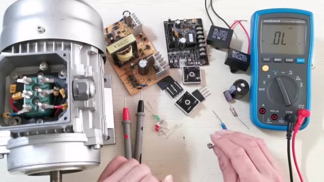 为什么老电工一眼就能看出电子元件的正负极?方法简单,你也.