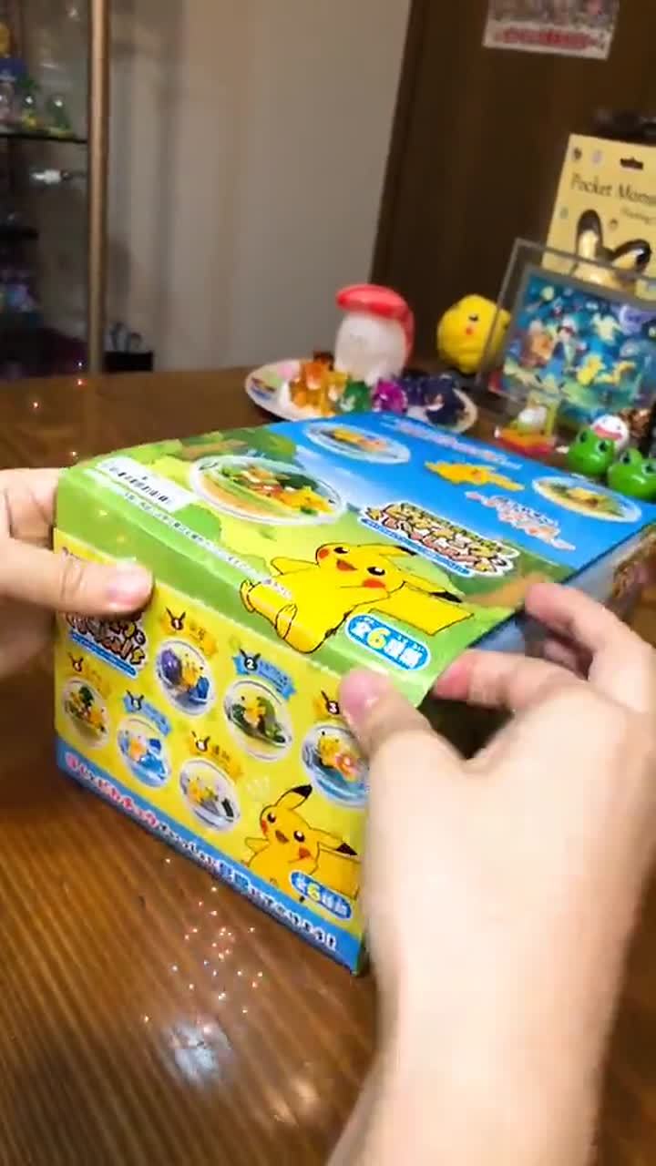 皮卡丘精灵球拆盒神奇宝贝