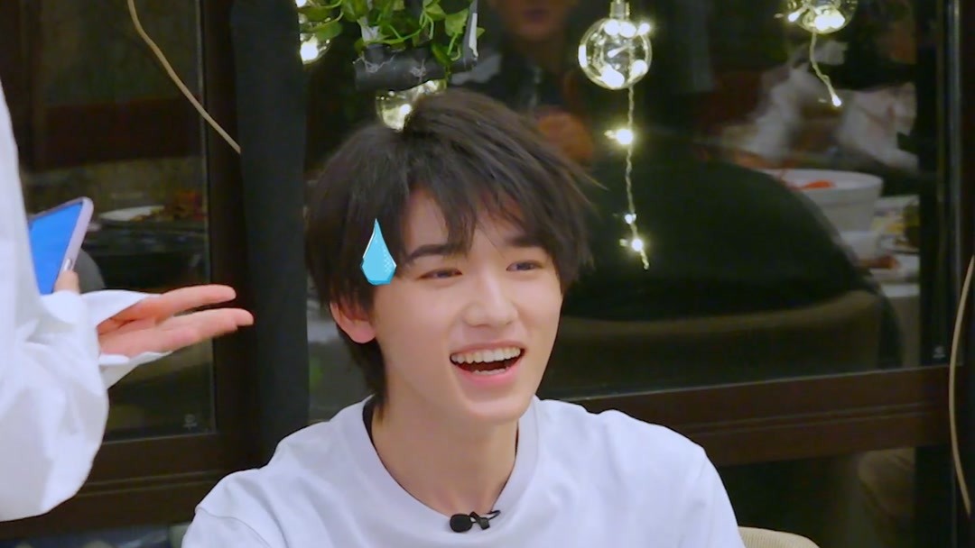 《萌探探探案》宋亚轩被杨紫要电话 可爱小宋在线害羞