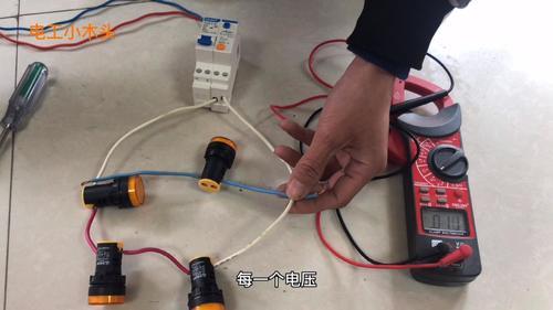 偷学的技术,学徒工不知道串联于并联的区别,电压与电流的关系