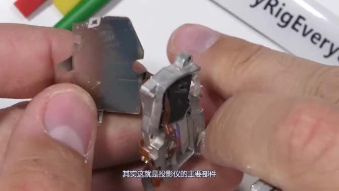 有些手机自带投影仪,这个投影仪是如何工作的?拆机狂魔一探究竟
