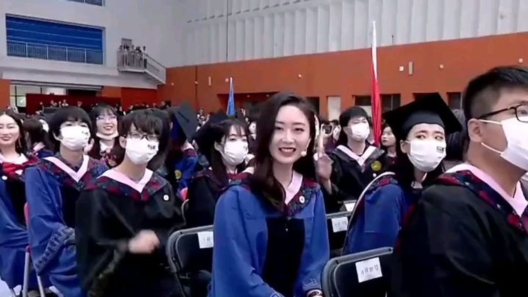 中国传媒大学毕业典礼,毕业生献唱《奉献》告别母校!