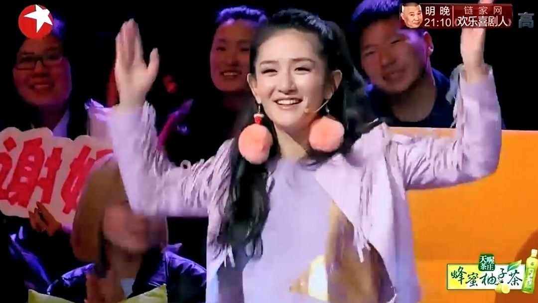 小伙模仿天王郭富城,谢娜也坐不住了,边跳边笑小伙