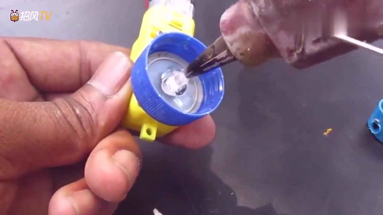 牛人DIY的电动削笔刀,看着精致又实用!