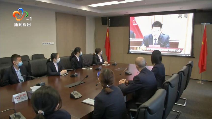 广大干部群众收看收听武汉市抗击新冠肺炎疫情表彰大会