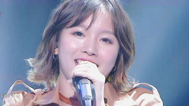 漂亮小姐姐火影忍者主题曲《青鸟》唱的全场沸腾,简直是灵魂翻唱