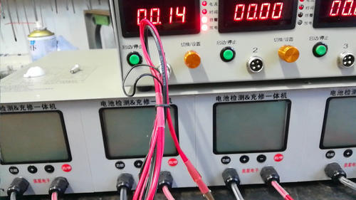 为了测试锂电池容量!买了一台锂电池容量测试仪!来看看测试效果