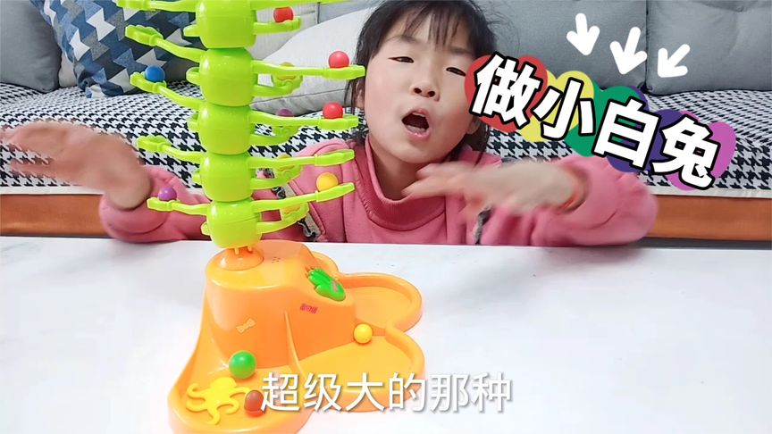小宝用粘土做了一只小兔子
