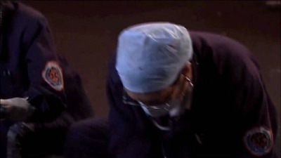急救生活:车祸受伤的人多处肋骨骨折,多次电击也没用,太晚了