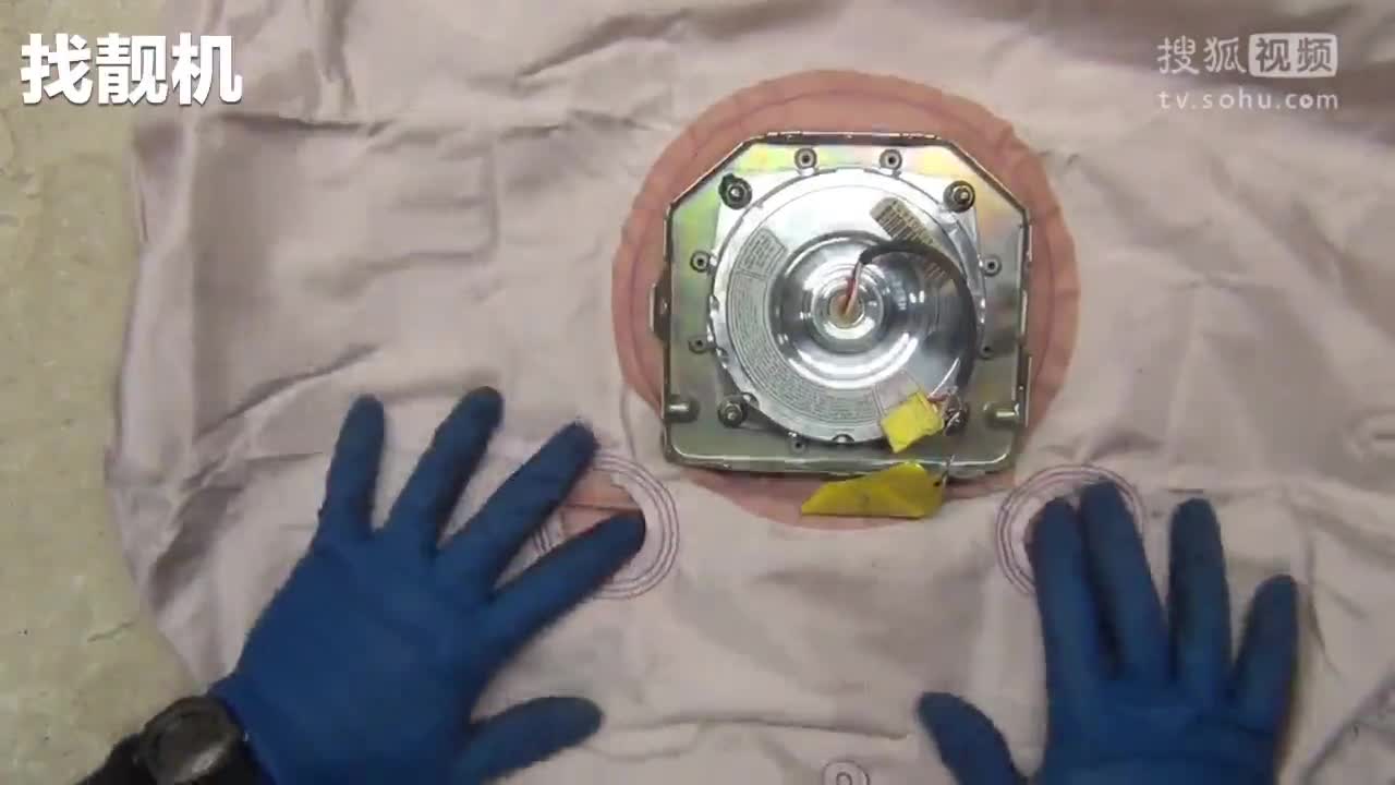 暴力拆解:汽车的安全气囊,里面到底什么构造?