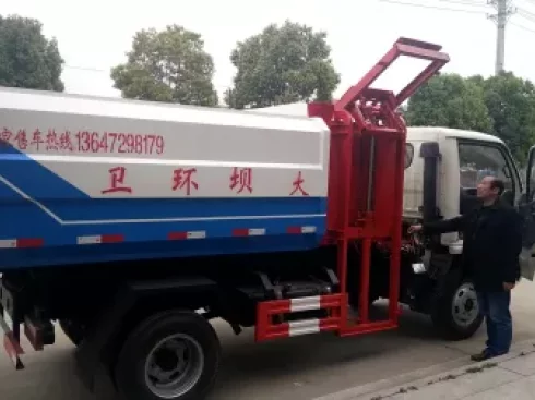 东风多利卡5-8吨侧装挂桶自装卸式垃圾车操作视频