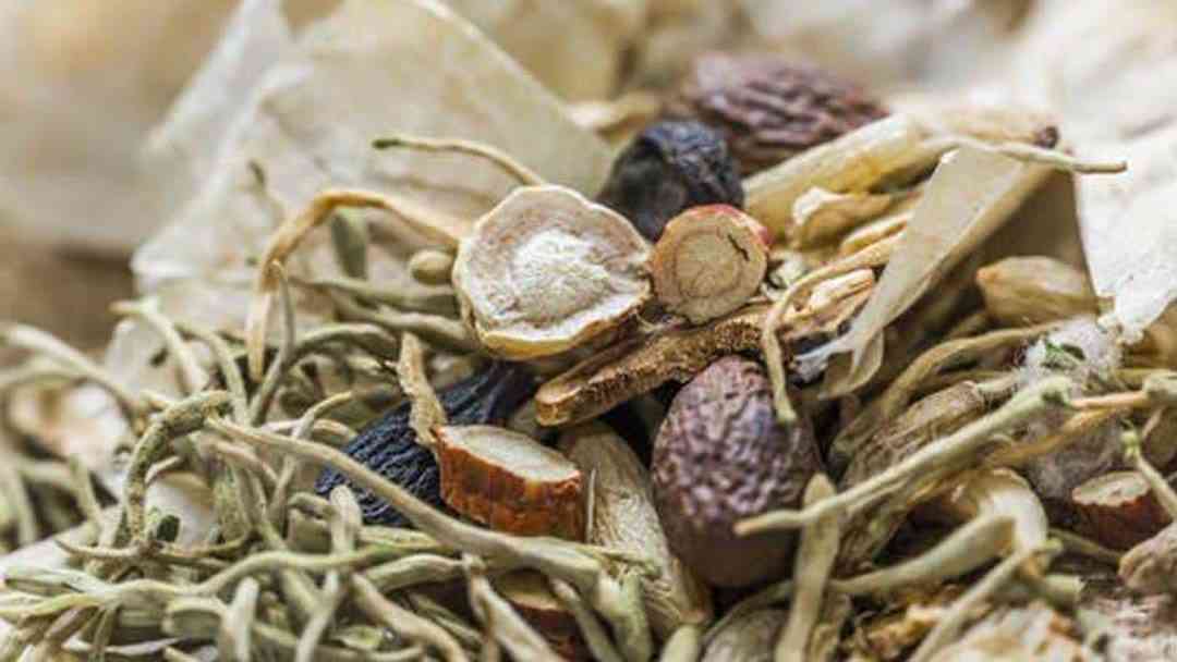 中药材什么肥料有助长根,甘草打什么叶面肥好,种植中药材的注意事项...