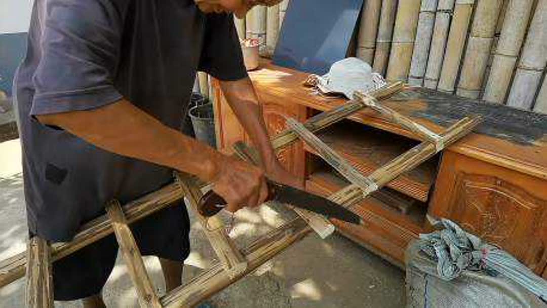 这样轻巧的楼梯,你能想像是由80岁并有精神障碍的人做出来的吗