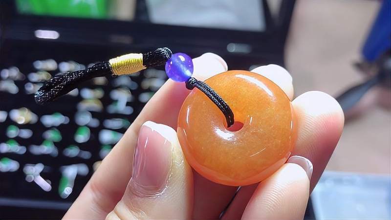 太开心了,磨了两天红翡吊坠,还是以最有性价比的价格买下了!