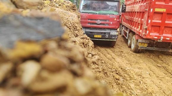 今天有空试一下,我这两台一万块钱的模型大卡车