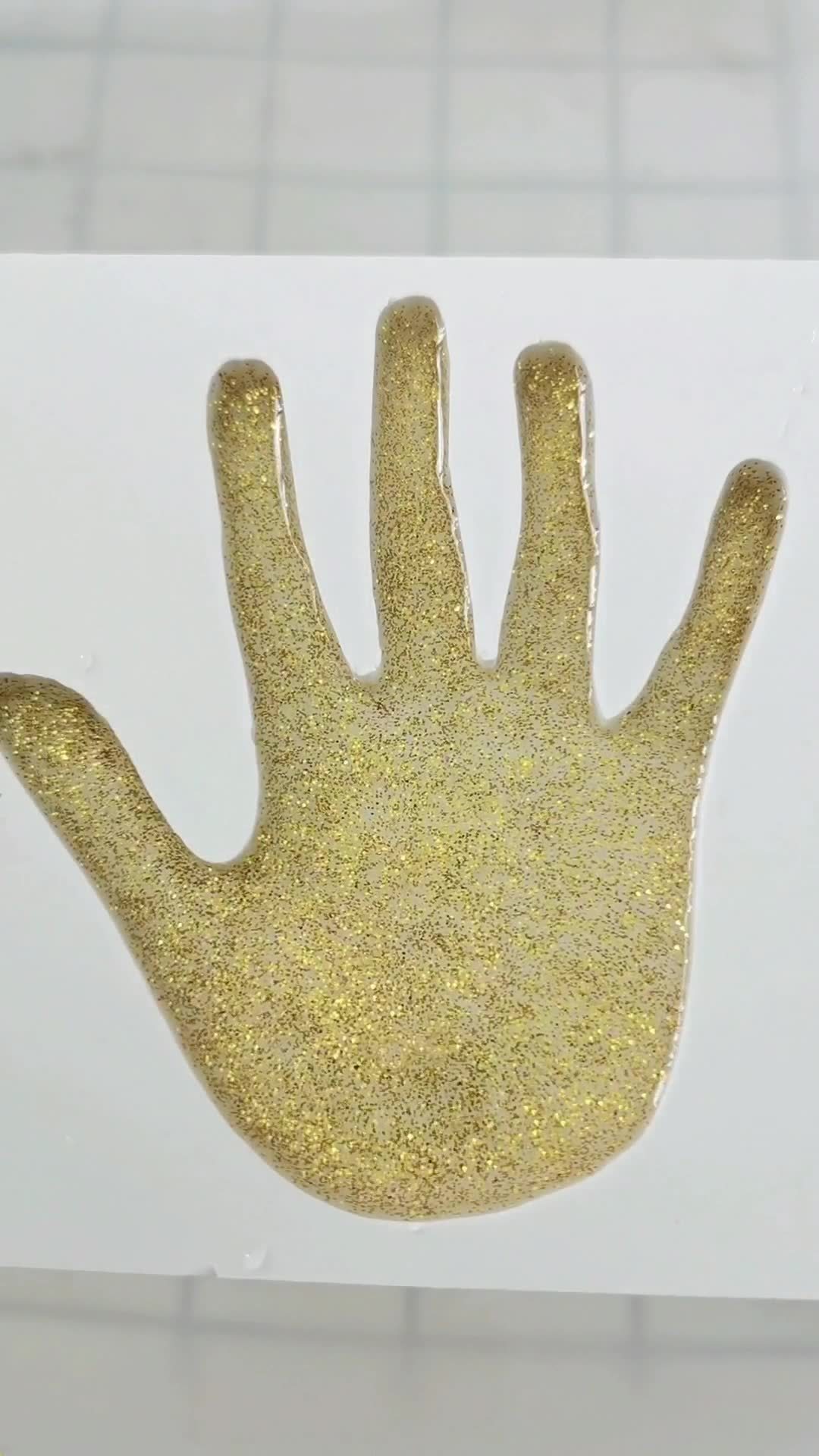 大姨姨精心制作的金手指,真的金光灿灿。