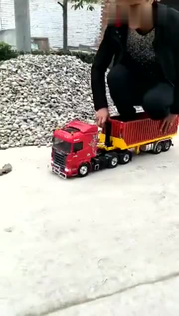 这小模型车的马力可以啊