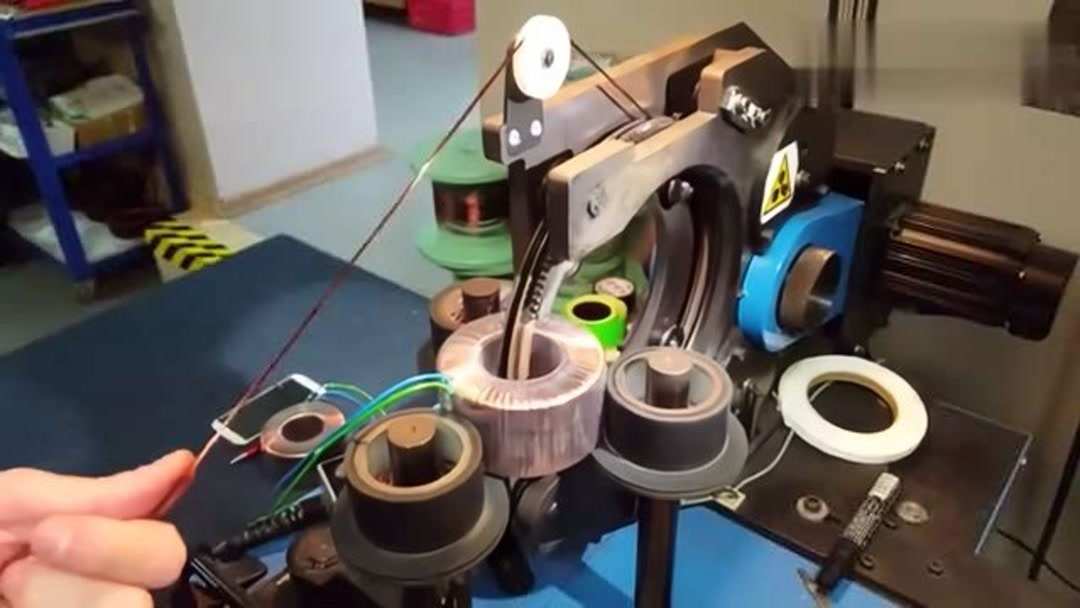 给变压器绕线,是这么操作的!