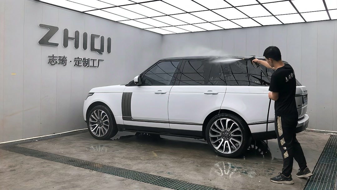 路虎揽胜车身划痕亮条掉漆轮毂剐蹭一起修复原貌