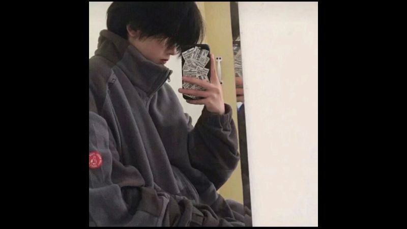 成熟沉稳的男生头像