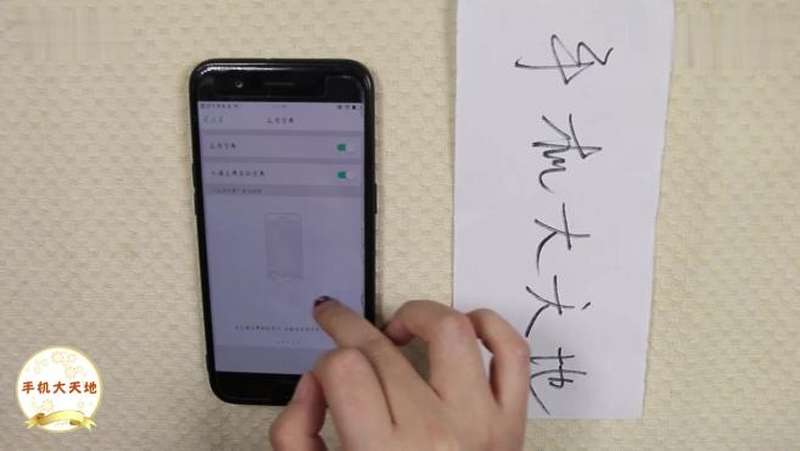 原来OPPO手机可以一边聊微信一边看视频,很简单,我教你