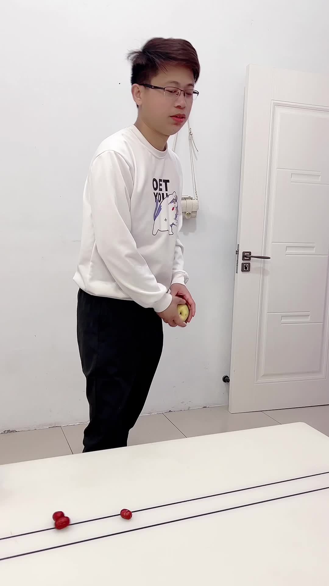 冷战三天了,老公突然给我送来一个梨和俩个枣,这是啥意思?
