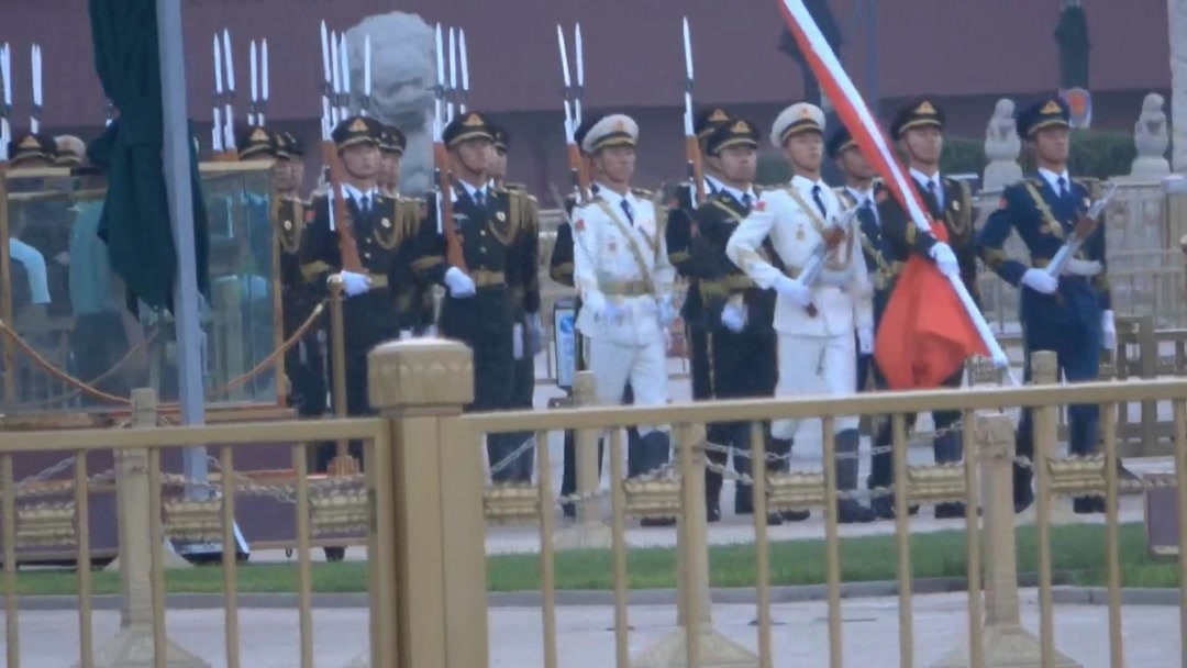 7月11号北京天安门广场升旗仪式,现场游客太激动,你绝对没听过