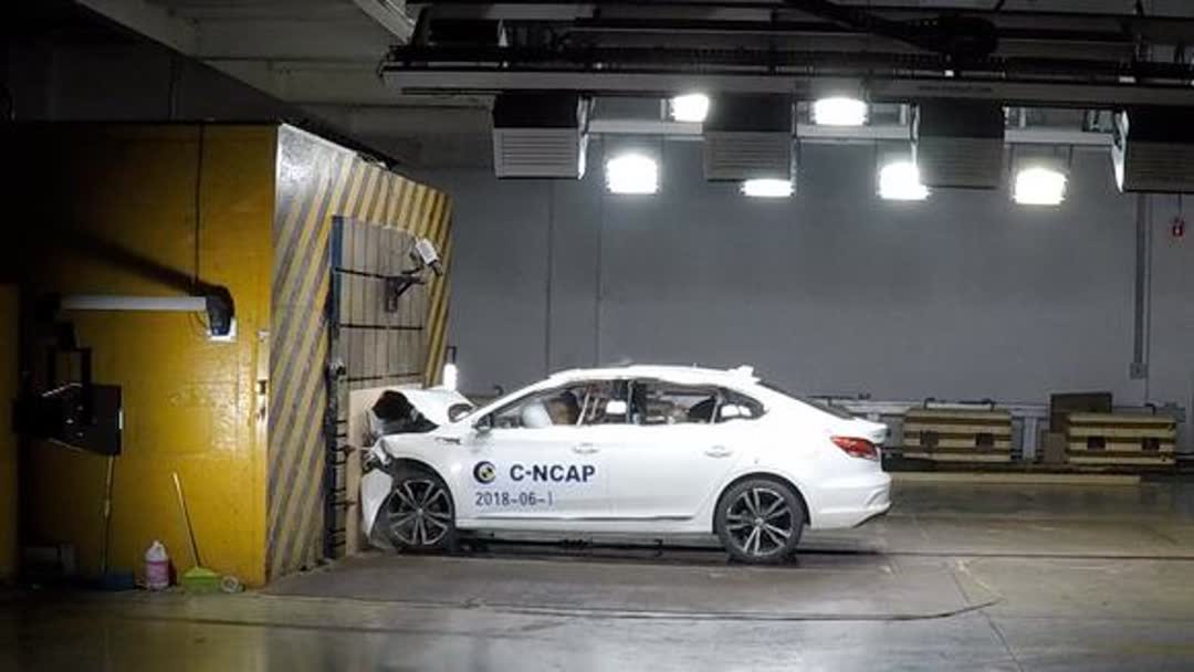 看看全新名爵6以50公里时速正面100%碰撞后会发生什么