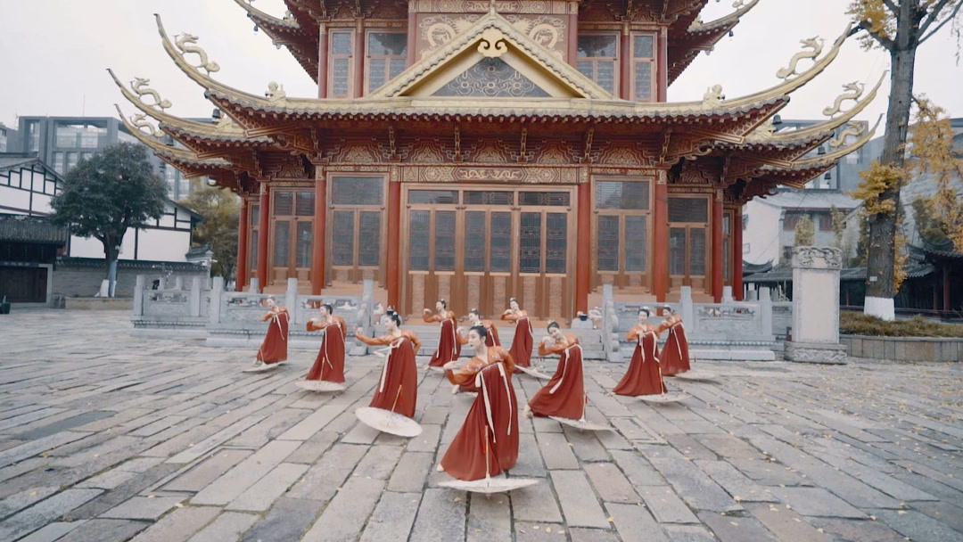 绝美国风伞舞《小城烟雨时》我在亭台楼阁中,赏杏花烟雨